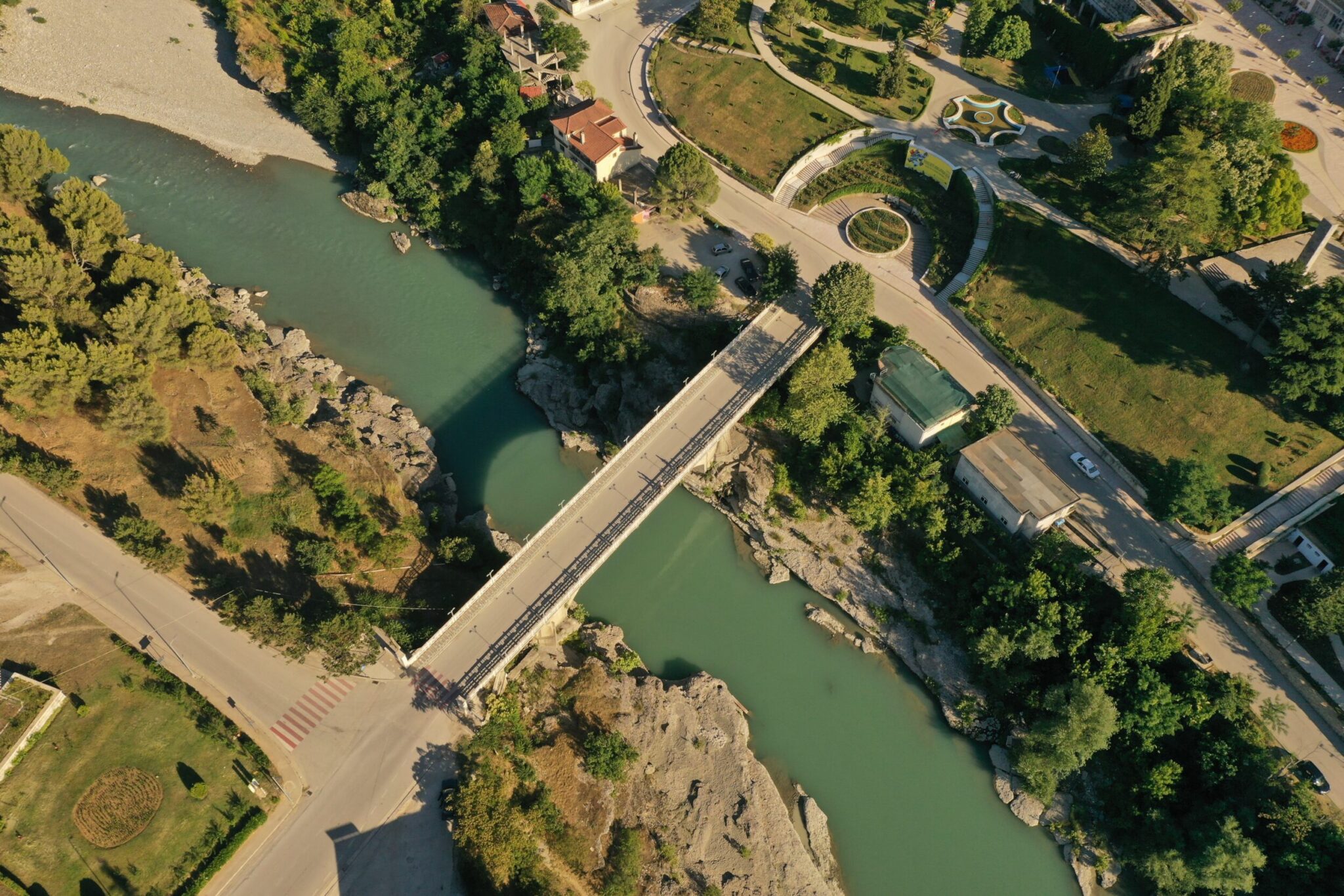 Përmeti – qyteti i trëndafilave, kulturës dhe natyrës së egër - Lovealbania
