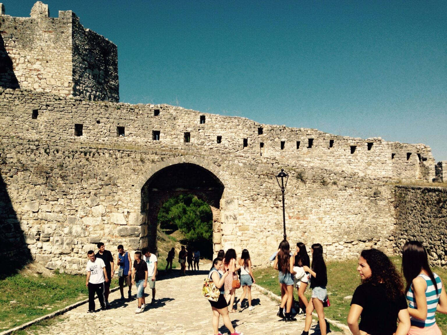 Kalaja e Beratit: Udhëtim në zemrën e një trashëgimie UNESCO - Lovealbania