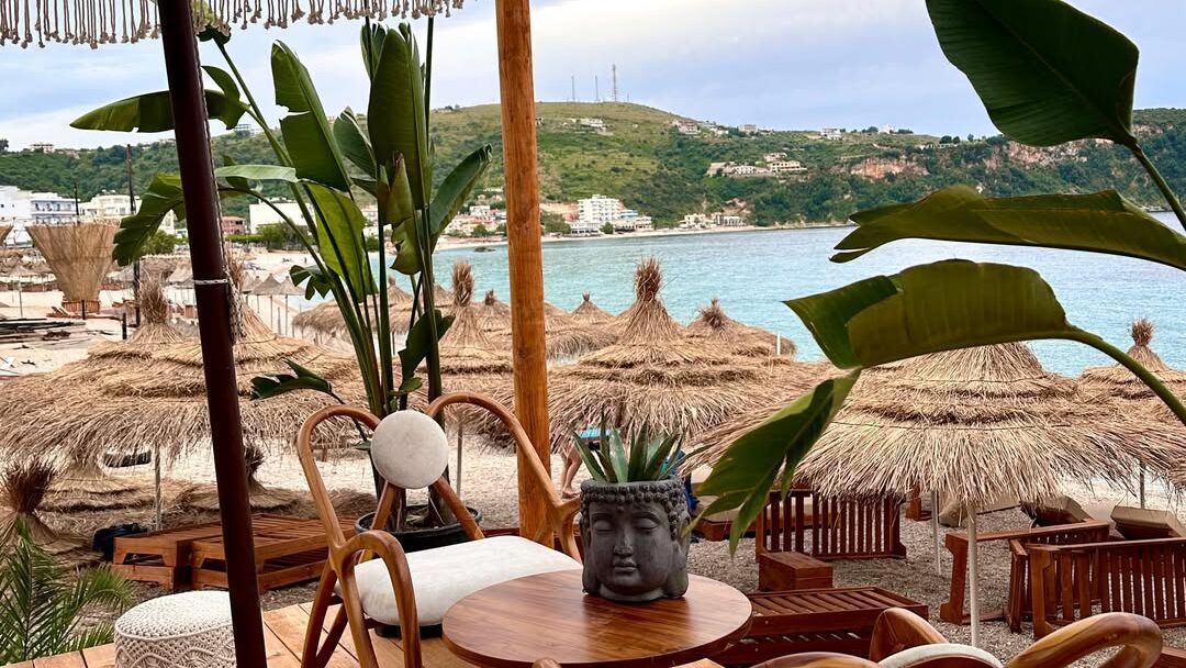 Beach bars in Himara – A summer season among cocktails and enchanting ...