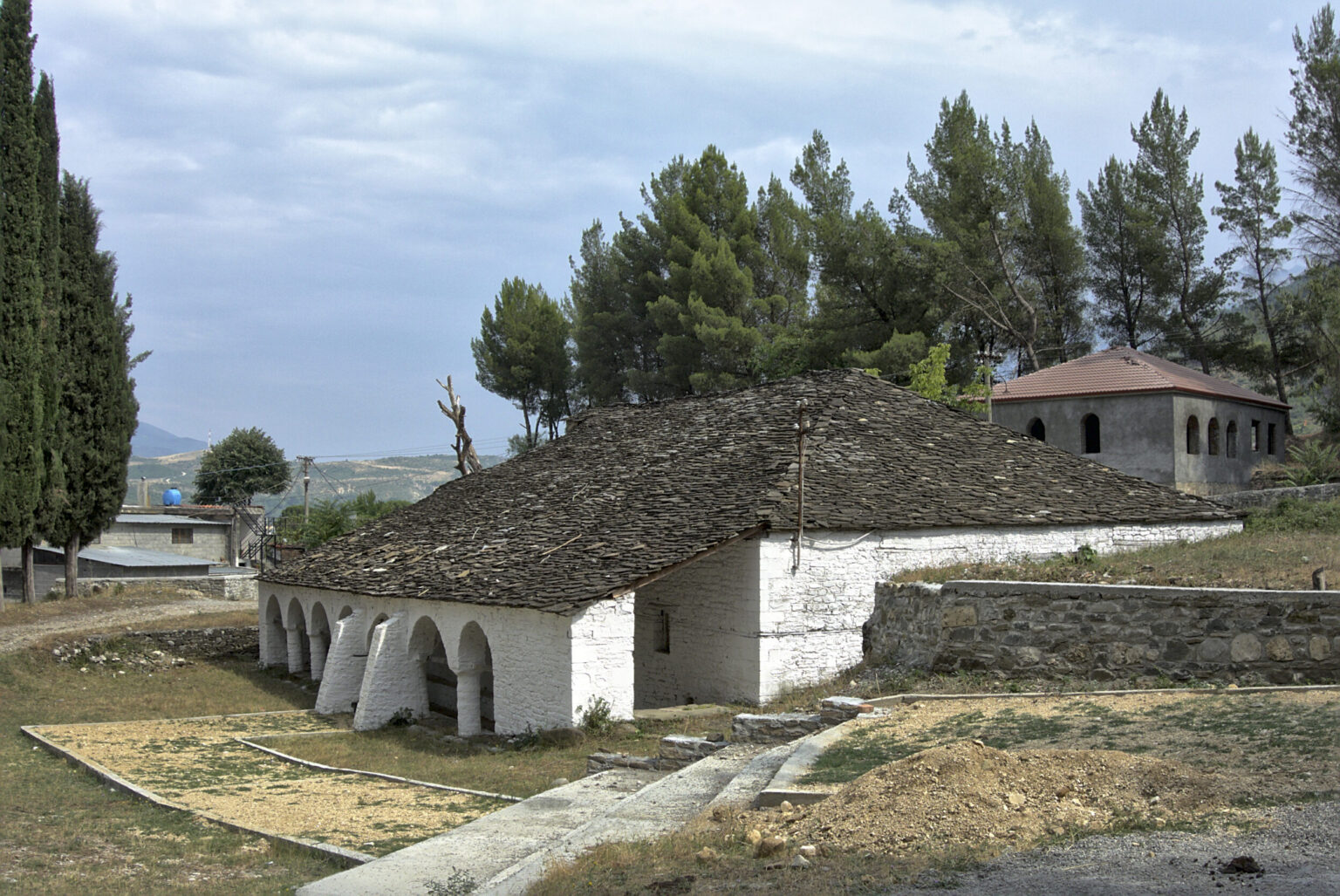 Përmeti – qyteti i trëndafilave, kulturës dhe natyrës së egër - Lovealbania